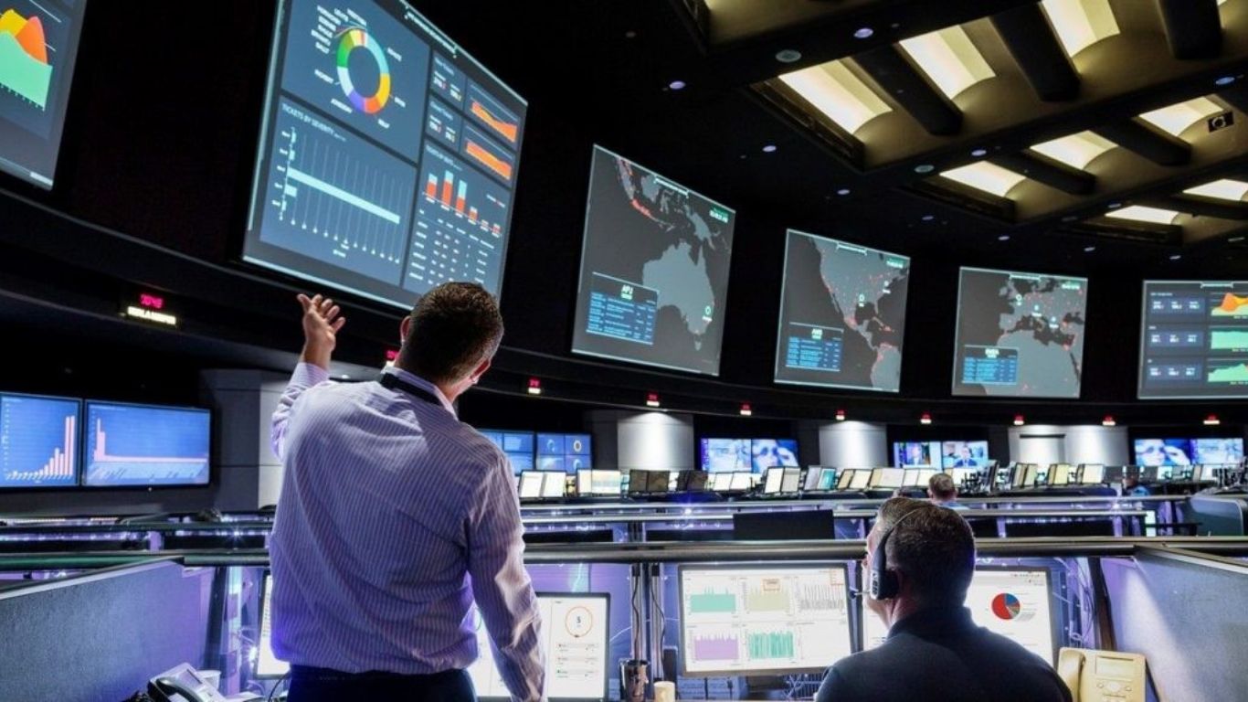 SOC là gì? Tìm hiểu Security Operations Center (SOC)